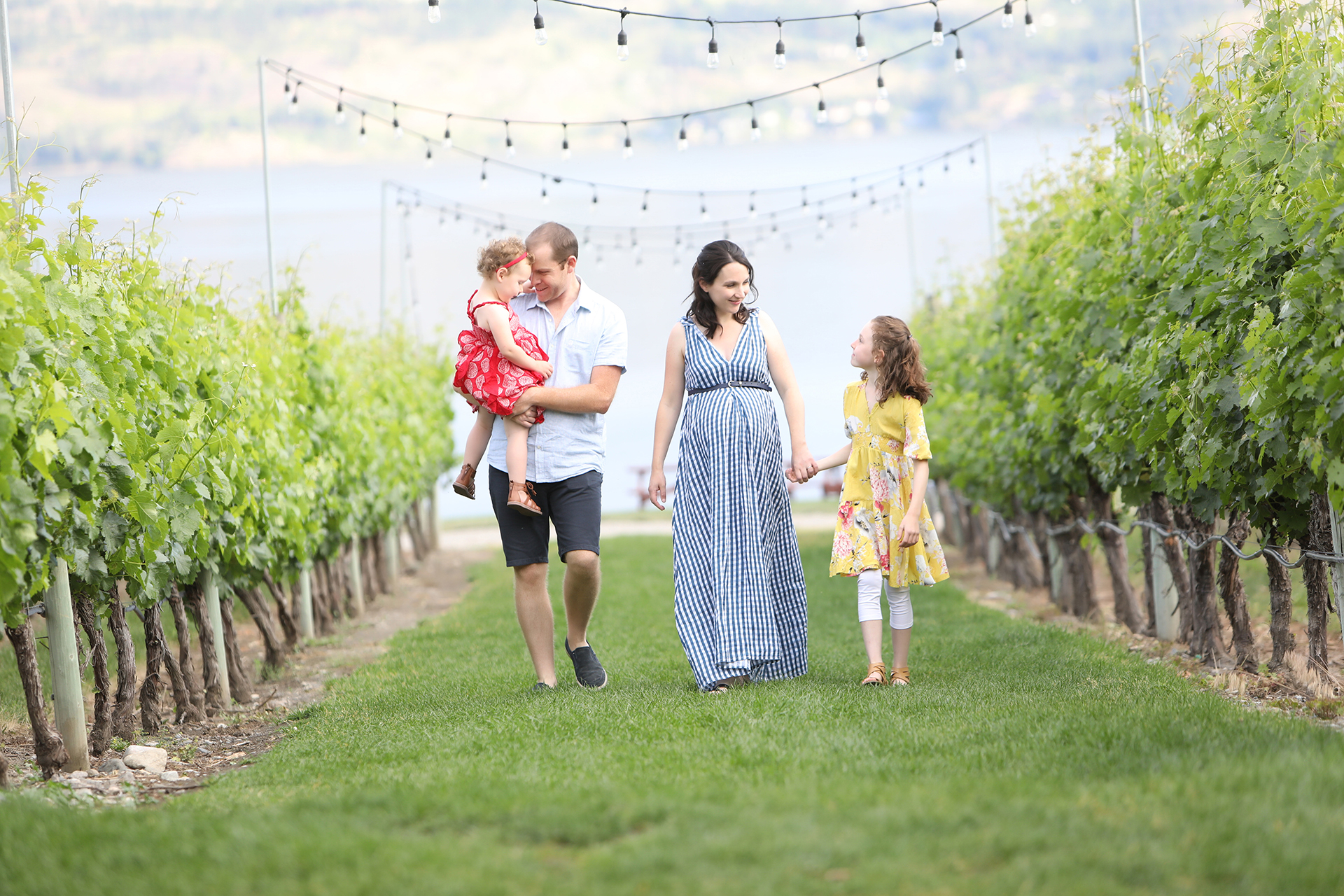 Fun Family Photo Shoot Ideas - Aviva Studios